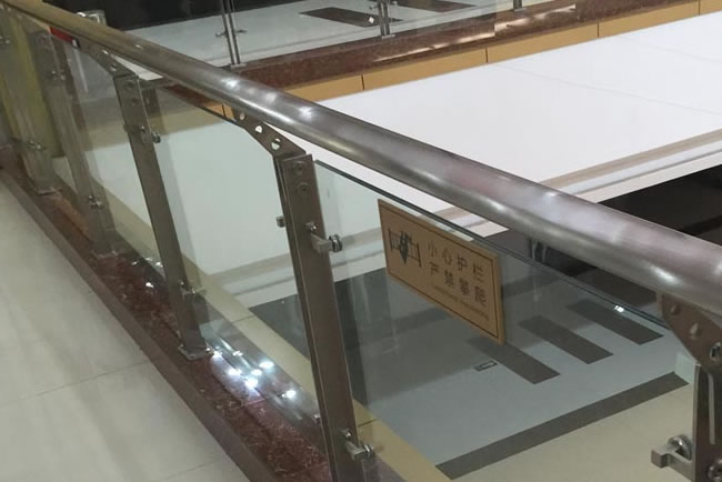 Why are stainless steel railings so popular in shopping malls ...